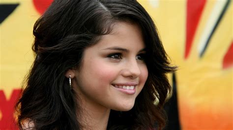 Evolusi Gaya Rambut Selena Gomez, Dari Menggemaskan Sampai Bikin Kaget ...