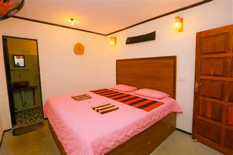 මැරෙ මැරෙන්න කලින් ලංකාවේ ඔබ යායුතුම Hotels And Restaurants