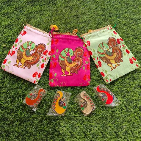 Thamboolam Set 24 Prashaa Return Ts