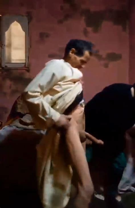 سكس فلاح زبه طويل ينيك فلاحة نيك جامد ويكب في كسها الفن والجمال