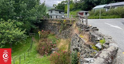 Arrowtown Locals Fundraise To Repair Historic Stone Wall Nick Fifield