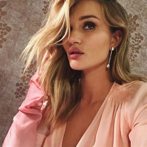 Rosie Hw Rosiehw Foto E Video Di Instagram Foto E Video One Shoulder Blouse Vogue Sari