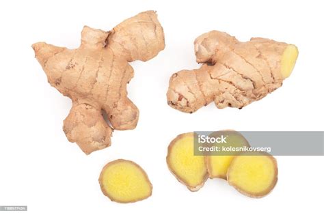 신선한 생강 뿌리와 흰색 배경에 고립 된 슬라이스 맨 위 보기 플랫 레이 0명에 대한 스톡 사진 및 기타 이미지 0명 3가지 개체 갈색 Istock