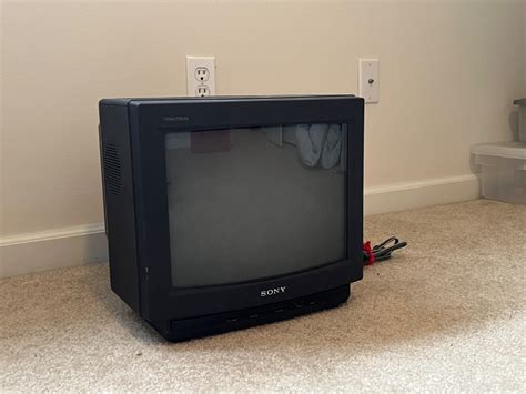 Lot 108 Sony Trinitron 13 Tv Works Adams Northwest Estate