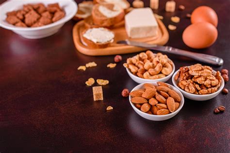 조각 우유 견과류 및 말린 과일로 맛있고 유용한 아침 식사 0명에 대한 스톡 사진 및 기타 이미지 0명 갈대속 벼과 갈색 Istock