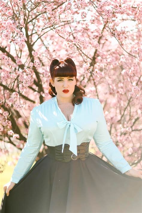 Curves To Kill Oh Elsa