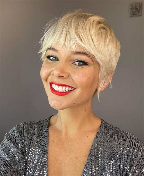 42 Flattering Short Hairstyles For Long Faces In 2025 Long Face Hairstyles Short Hair