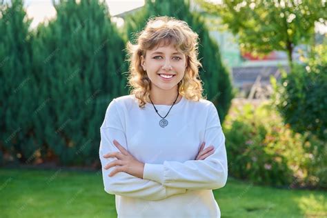 Premium Photo Outdoor Portrait Of Teenage Girl 17 18 Years Old