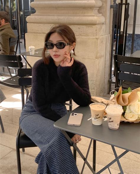 Becoming27 부드럽고 헤어리한 텍스쳐가 포인트 되는 헤어리 크롭 니트♡ 간절기에는 슥슥 단품으로 걸쳐입고 겨울엔 아우터 속에 함께 하기 좋은 가을 겨울