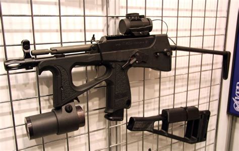 Ruský Samopal Pp 2000 Měří Jen 34 Cm Ale Prostřelí I Pancíř Vozidla