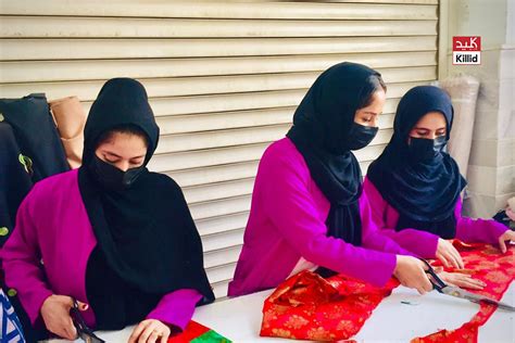 روآوردن دختران بازمانده ازآموزش به خیاطی کلید گروپ