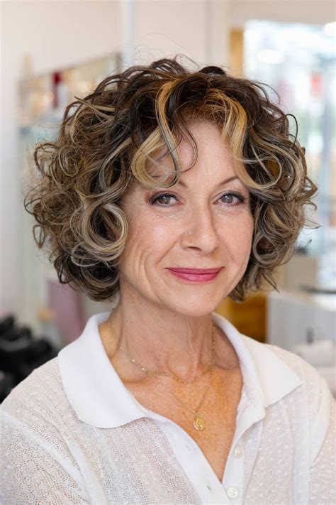 50 Gorgeous Curly Bobs Older Women Will Love In 2025