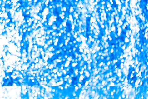 제품 발표 장면 전경에 유리 선반이 있는 흐릿한 차가운 파란색 축제 보케 배경 프로모션을 위한 초점이 흐려진 템플릿입니다 강단에 대한 스톡 사진 및 기타 이미지 Istock