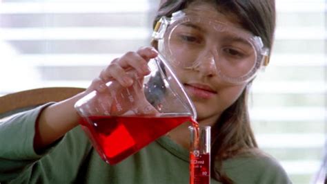 976 Beaker Pouring Stock Videos Footage And 4k Video Clips Getty Images