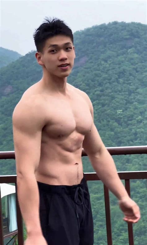 中国版 宏翔”，最近这枚肌肉男大超火的！ 小蓝短视频