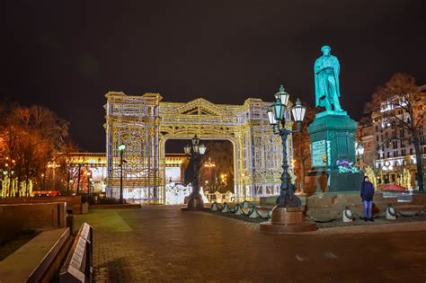 모스크바 러시아 2020년 3월 01일 푸쉬킨 광장 밤에는 고름 기념비 거리에 대한 스톡 사진 및 기타 이미지 거리 건축 겨울 Istock