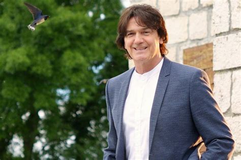 (Фото) Здравко Чолиќ уловен во прегратка на секси „плавуша“ - МКДенес