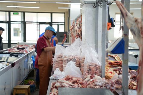 Зах худалдааны төвүүдэд зарагдаж буй махны эрүүл ахуй аюулгүй байдлын үзүүлэлтийг шалгалаа