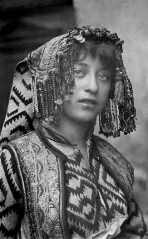 Българка в празнична носия от Гостивар | Albanian culture, Macedonia ...