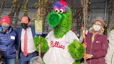 See The Newold Phillie Phanatic After Mascot Suit Is Settled Nbc10