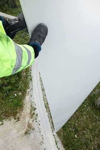 풍력 터빈의 팁에 블레이드 검사를 수행하는 로프 액세스 기술자 산업에 대한 스톡 사진 및 기타 이미지 산업 신발 검사자 Istock