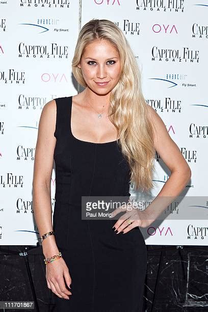 99 Anna Kournikova Celebrates Her Capitol File Magazine Cover Stock