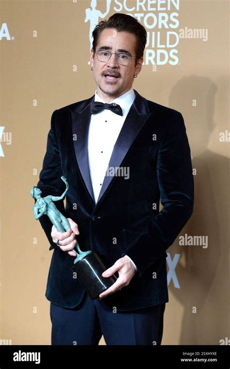 Colin Farrell Mit Dem Preis Für Den Besten Hauptdarsteller In Der Mini
