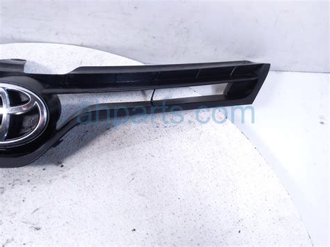 Sold 2014 Toyota Corolla Upper Grille W Emblem Silver 53100 02560
