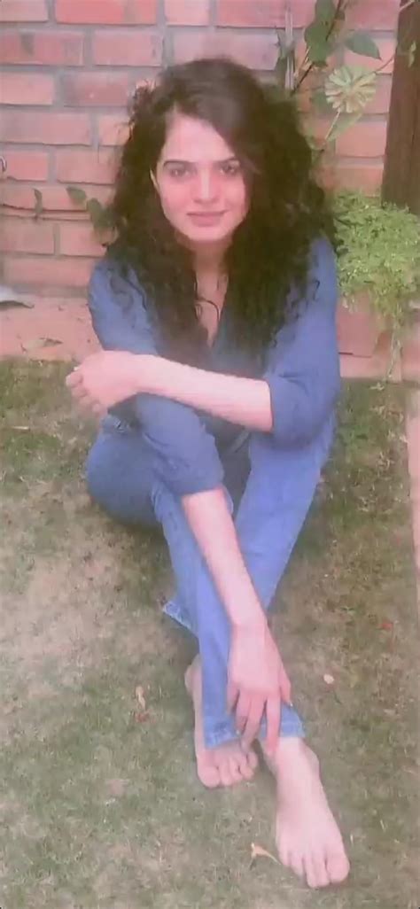 Tania Sachdev In A Garden 💚🪴 Insta Story Rtaniasachdev