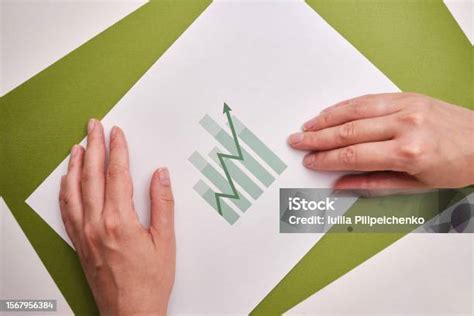 재무 그래프 통계 다이어그램 및 데이터 연례 프레젠테이션 인포그래픽 경제 보고서 회계 성장 분석 비즈니스 성공 분석 및 관리