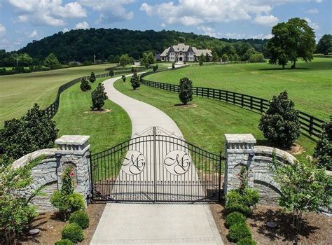 Pin On Imóveis Driveway Entrance Landscaping Farm Entrance Luxury