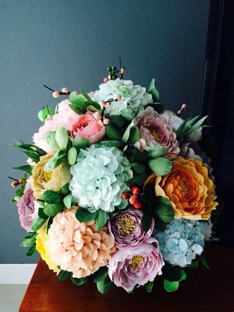 Цветы из Гофрированной Бумаги с Конфетами Мастер класс 75 ФОТО Бумжные букеты Бумажная роза