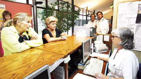 Salut Substitueix El Contestador Automàtic Per Una Persona Per Demanar