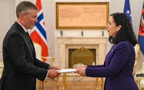Vjosa Osmani Pranoi Letrat Kredenciale Nga Ambasadori Jorezident I Norvegjisë Andreas Gaarder