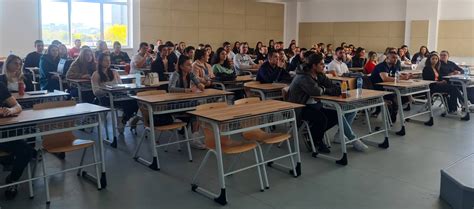 УНСС Лектори от „Ай Би Ем България“ представиха темата „Бизнес етикет и комуникация“ пред