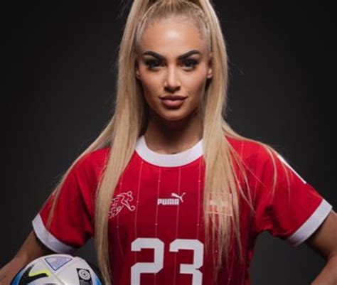 ¿quién Es Alisha Lehmann La Futbolista Suiza Que Podría Llegar A La