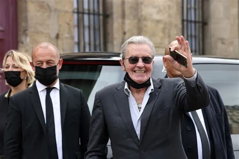 සුපිරි නළු­වකුගේ නිවසින් තුවක්කු 72ක් සහ ජීව උණ්ඩ 3000කට වැඩි ප්‍රමා­ණ­යක් සොයා ගනී Lnw Sinhala