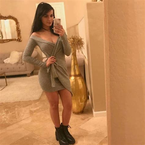 Pin On Sssniperwolf Sssniperwolf Holiday Dresses Model Outfits