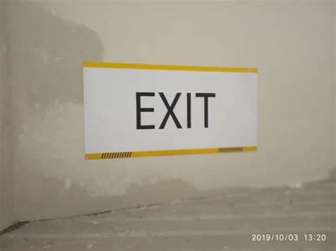 Rectangular Acrylic Exit Signage For Advertising Board Thickness 3mm At 15 Square Inch In