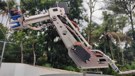 Six Axis Robot Arm That I Made Scrolller