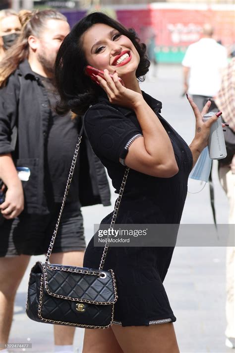 Best Singer Raye Labelled Inspiration As She Strips Down In Body Dysmorphia Statement Artofit