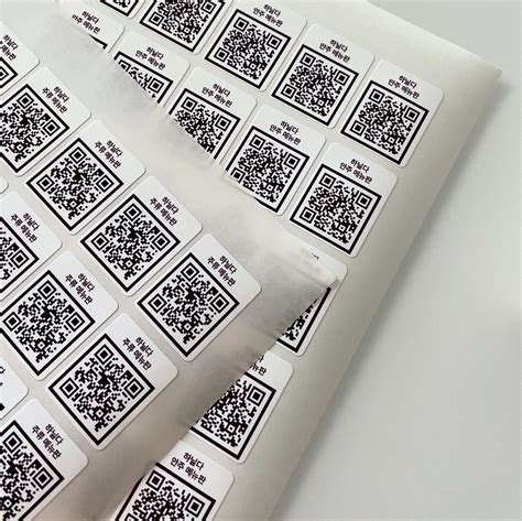 스티커데이☻ 스티커가 필요한 모든 날엔 스티커데이 🤗 드디어 선보입니다 스티커데이의 혼합형 방수 네임스티커예요 네임스티커는 구매하실 때 사이즈 고민을 하실 수 밖에