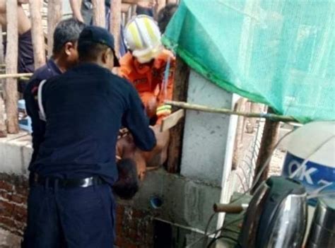 ဆောက်လုပ်ဆဲအဆောက်အဦ၏ မြေအောက်ရေကန်ထဲဆင်းပြီး သစ်သားဆယ်ယူသည့် အမျိုးသား နှစ်ဦး အောက်ဆီဂျင်ပြတ်ကာ