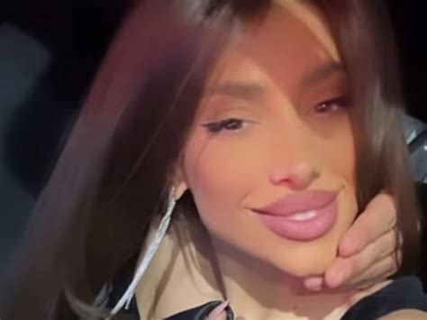 Гаджето й беше топ футболист хванаха го с допинг и тя го заряза днес открадна половинката на