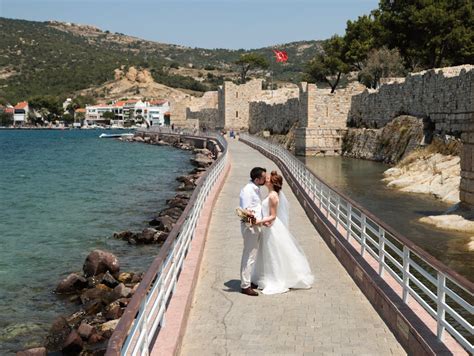 강가 결혼 결혼 사진 경치 경치 좋은 전망 경치가 좋은 길 깃발 낭만적인 돌 라이프스타일 로맨스 바닷가 벽 보도 사랑 사적지 사진 촬영