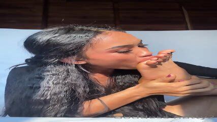 Thai Village Public Self Foot Worship Spit