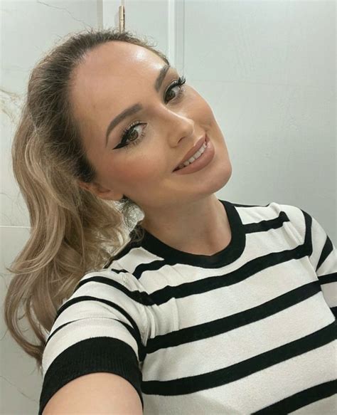 Лиза Макарова On Reels Facebook