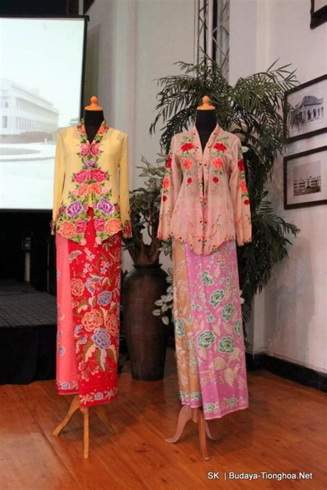 Beautiful And Graceful The Sarong Kebaya Worn By Malay Indonesian And