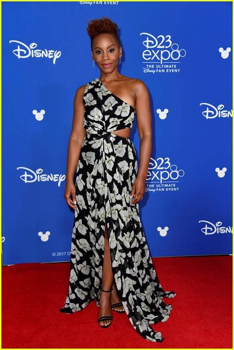 10 Of Disneys Princess Actresses Meet Up For Epic D23 Photo Photo