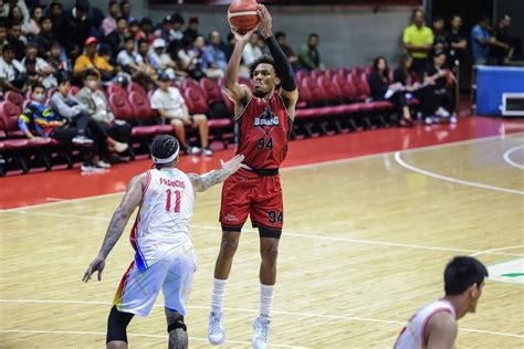PBA: King, Barefield shine as Blackwater fends off Phoenix | ABS-CBN Sports